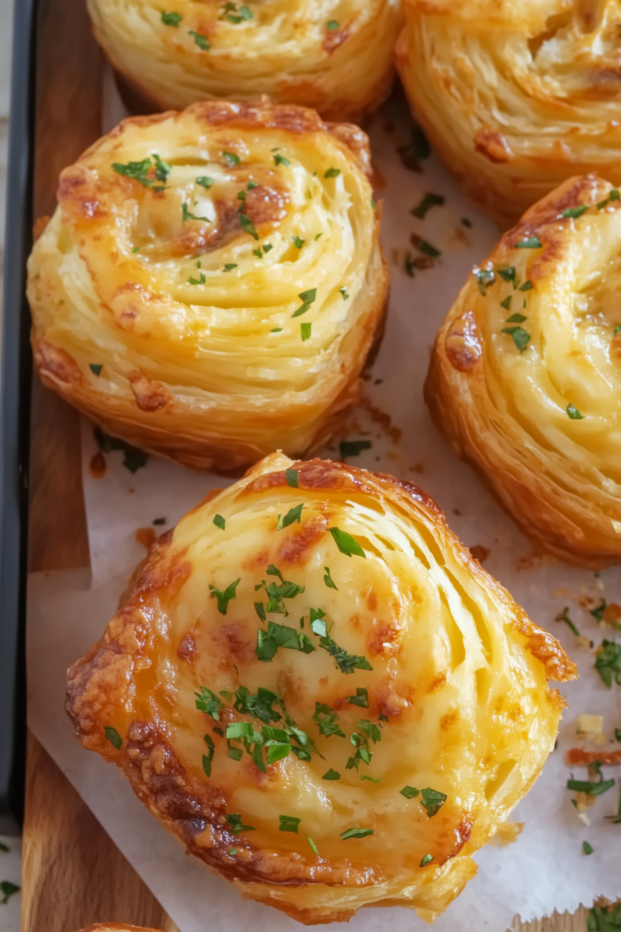 Cheesy Garlic Cruffin
